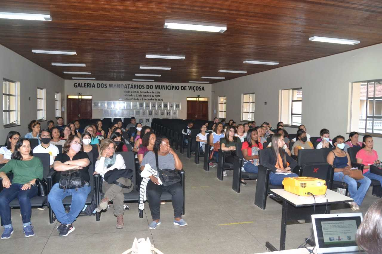 Viçosa: reunião aborda a função dos auxiliares de Educação