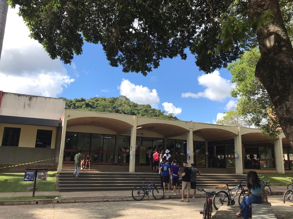 DCE da UFV promove abaixo-assinado para dimunição dos preços do R.U.