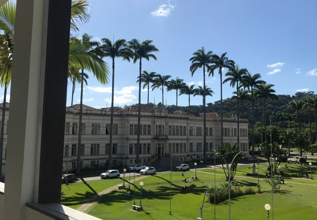 UFV publica edital de concurso público com vagas para Assistente em ...